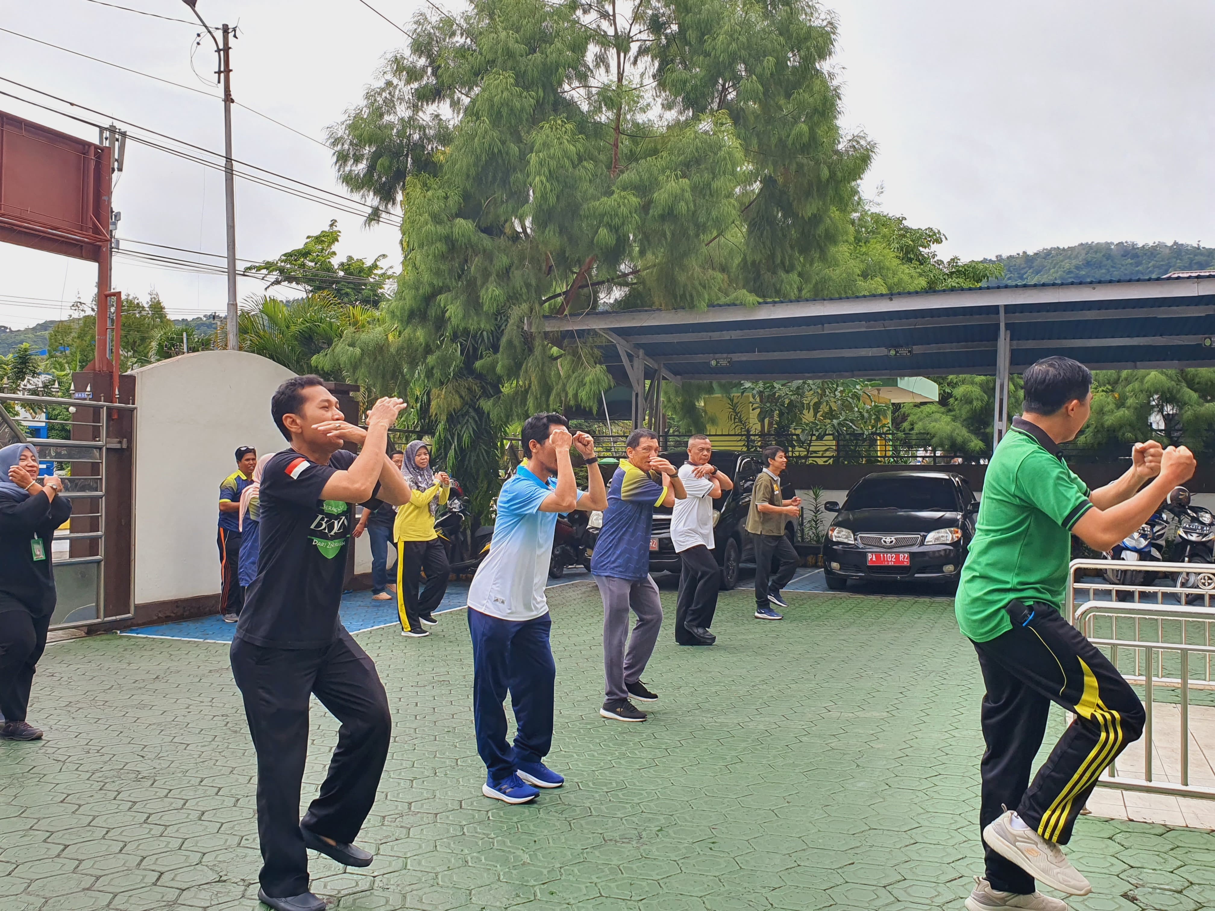 DEMI KUALITAS LAYANAN TINGGI, PA JAYAPURA GELAR SENAM PAGI